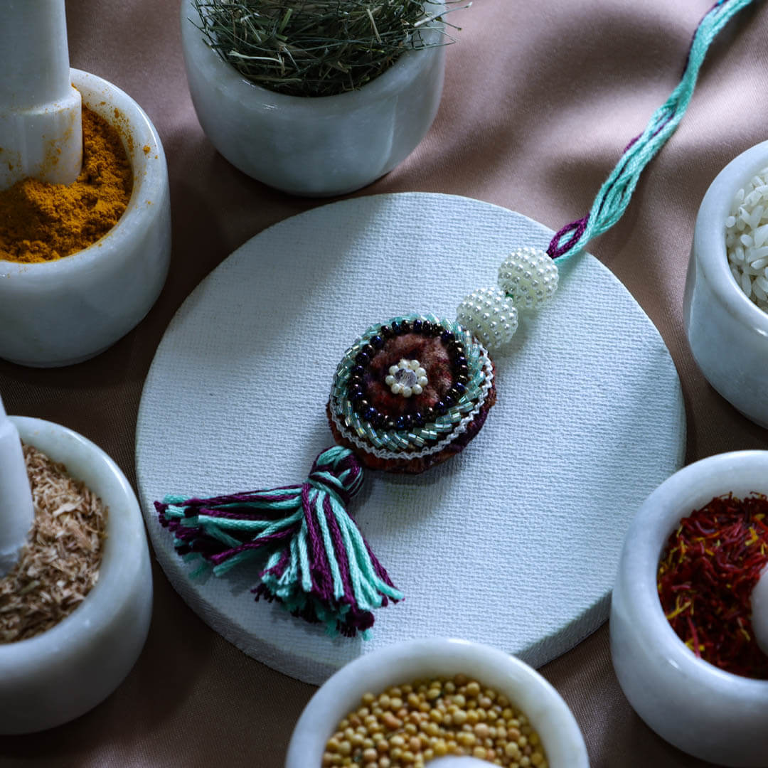 Vedic Bhabhi/Sister Rakhi - VRCL042 | Chaarmology | Manufacturing And ...